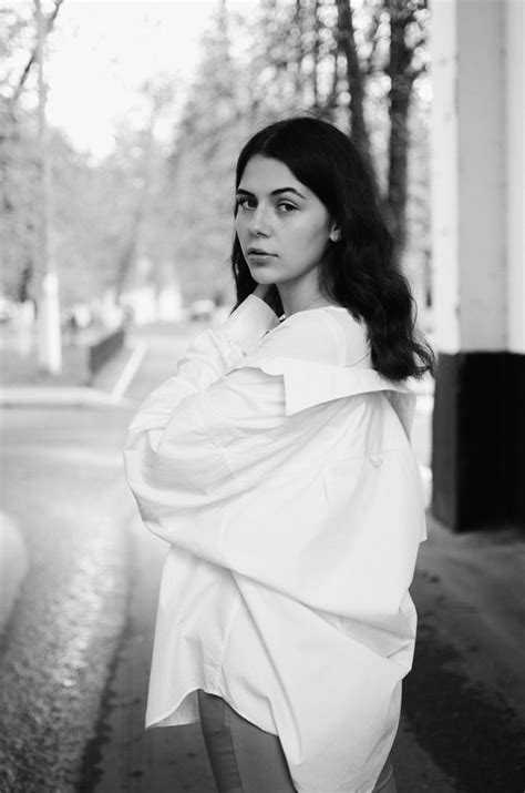 Позирование прогулочная фотосессия Фотосессия