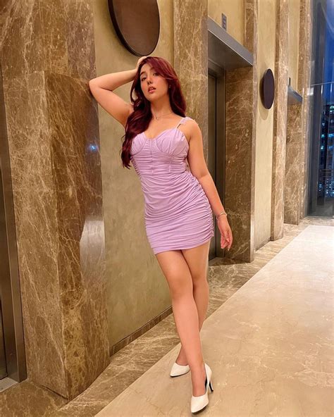 Gorgeous Ashnoor Kaur Poses In Bodycon Dress Whosthat360