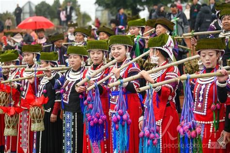 贵州贞丰载歌载舞欢庆二月二苗族走亲节 人民图片网