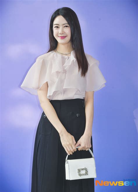 이요원 패셔너블한 포즈 포토엔hd 손에 잡히는 뉴스 눈에 보이는 뉴스 뉴스엔