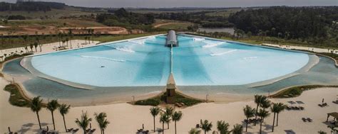 Disney do surfe piscina de ondas artificiais em SP atrai campeões e