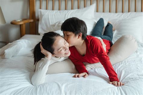Mom Sees Sons Morning Wood Photos Download The Best Free Mom Sees Sons