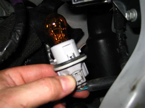 Toyota Corolla Headlight Bulb Replacement Guide 050