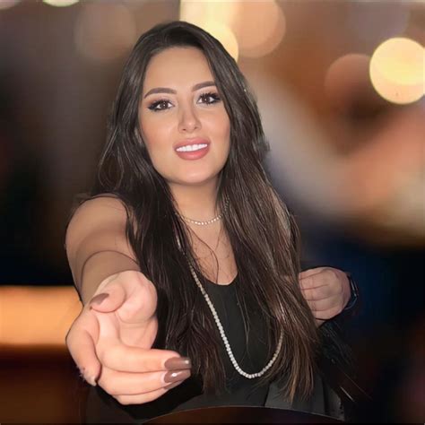 وقتی به چند سال پیش خودم فکر میکنم میبینم چقدر تغییر کردم ، منم قبلا خیلی زودرنج و حساس بودم،از