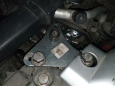 Дополнительная опора двигателя — Renault Megane II, 1,6 л, 2004 года ...