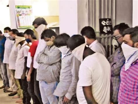 Sex Racket Was Going On In The Hotel Police Arrested 14 People Detained 9 Women सूरत में