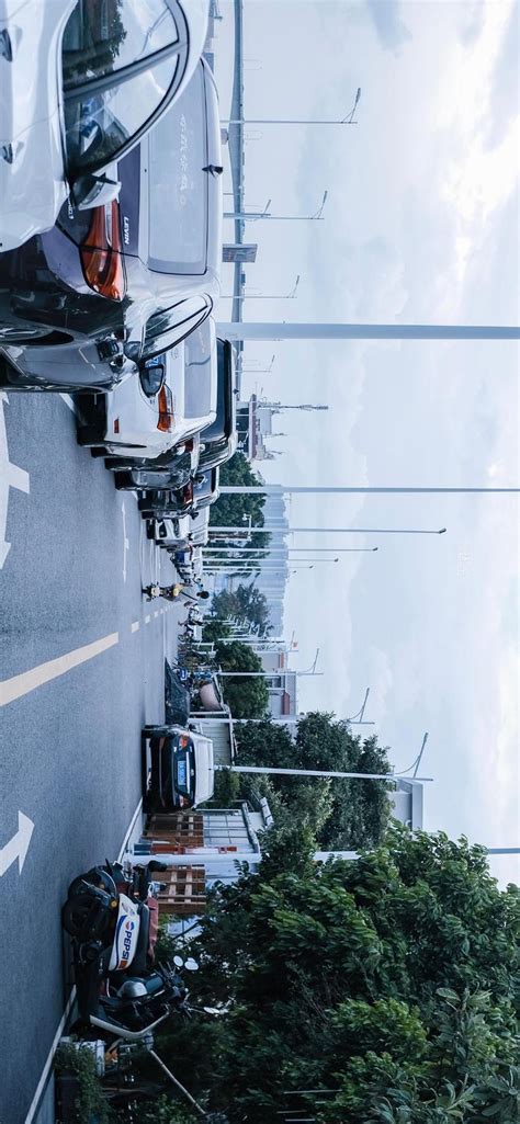 平静的海边渔村
