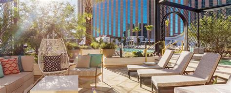 Pools Cabanas And Daybeds The Venetian Resort Las Vegas