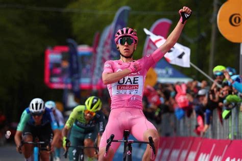 Tour De France Tadej Pogacar Vise Le Doublé Giro Tour Comme Sept