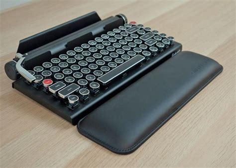 This Vintage Style Typewriter Keyboard Lets You Type In The Most Satisfying Way Possible