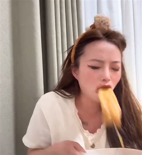 Asian Girl Chug Gero