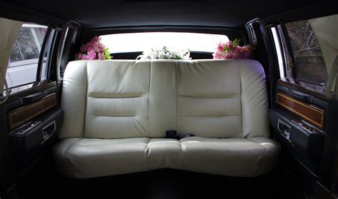 Classic American Wedding Cars With Flowers And Ribbons Choice Of