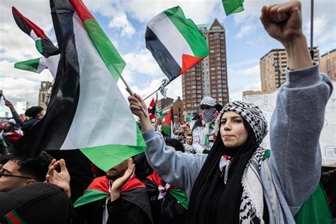 52 شخصية عربية تدعم موقف القادة العرب الرافضين لتهجير الفلسطينيين