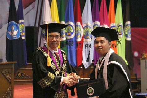 Galeri Wisuda Universitas Negeri Malang Periode 126 Tahun 2014 28