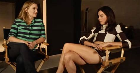 Aubrey Plaza Was Noticeably Uncomfortable With Her Outfit During An