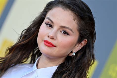 Selena Gomez Close Up Makeup