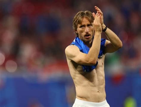 Kroasia Vs Italia Imbang Luka Modric Sepak Bola Olahraga Yang Kejam