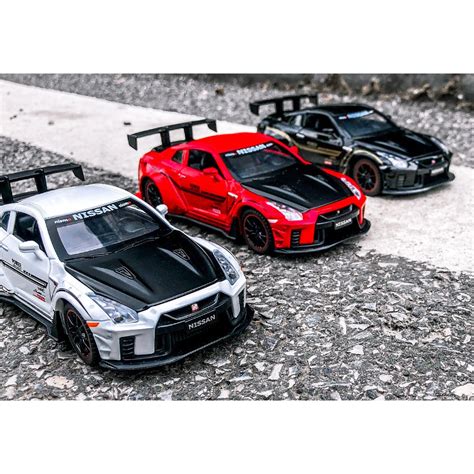 Nissan Gtr 擬真模型車 132 東瀛戰神 日產 合金迴力車 有燈光附底座 好收藏擺設 R35 Gt R 蝦皮購物