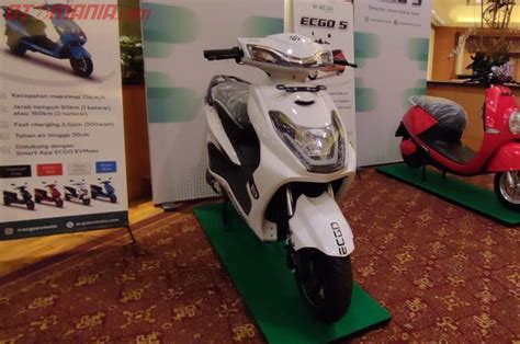 Bisa Tempuh Jarak Hinga 160 KM Ini Spesifikasi Motor Listrik Baru ECGO