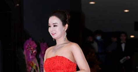 사진 설이슬 레드카펫보다 더 붉게