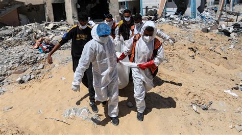 الدفاع المدني في غزة العثور على أكثر من 300 جثة في مقبرة جماعية