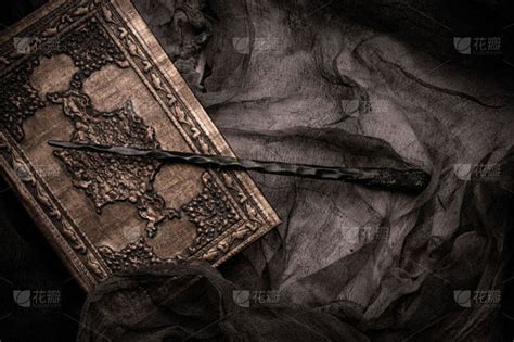魔法符咒 女巫 魔杖 旧约书 留白 灰色背景 抹布 秘密 炼金术士