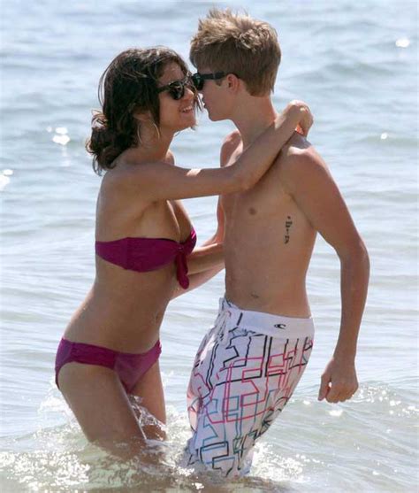 Selena Gomez And Justin Bieber Kissing On The Beach Hot Celebrity Kisses