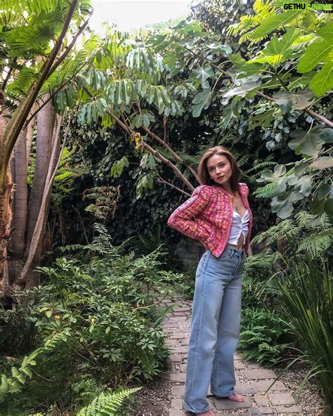 Jessica Barden Most Liked Photos And Posts Gethu Cinema