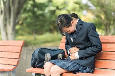 勉強に支障が出るケースも小中学生の重い「生理痛」どう対応すればいい？ 産婦人科医に聞いた｜ニフティニュース