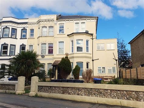 1 Bed Flat For Sale In Rowlands Road Worthing Bn11 £140000 Zoopla