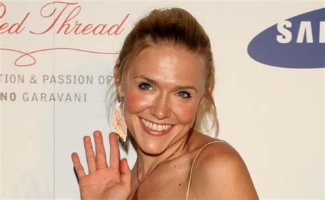 Dominique Swain Height Weight Measurements Biography