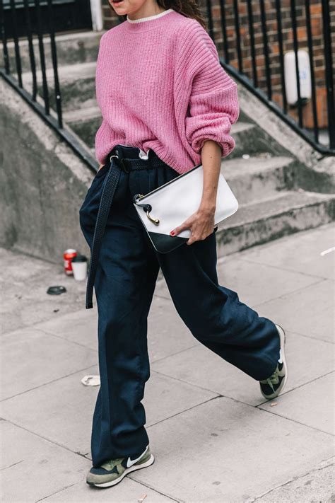 Cómo llevar bien la tendencia oversize no no se trata de comprarte dos tallas más Vogue