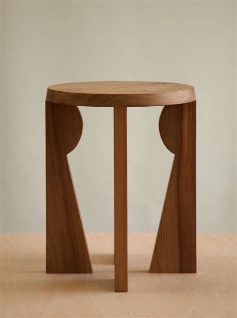 figure side table 04 the oblist