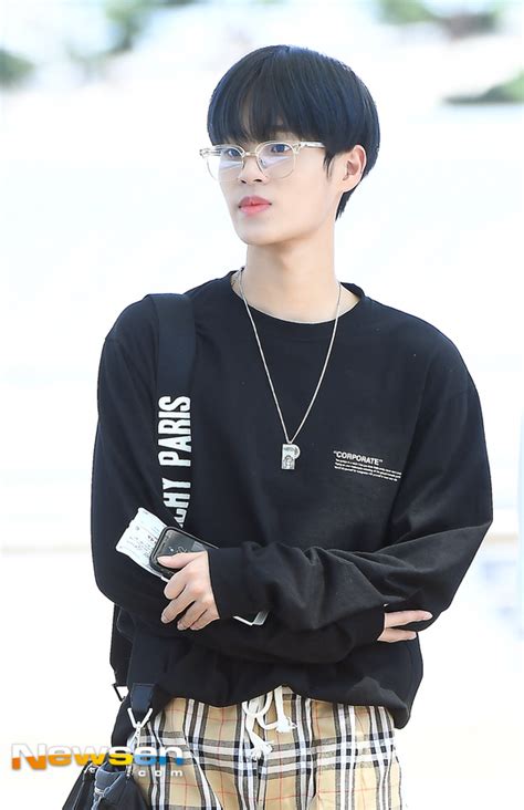 워너원 이대휘 ‘입술 미남 포토엔hd 손에 잡히는 뉴스 눈에 보이는 뉴스 뉴스엔