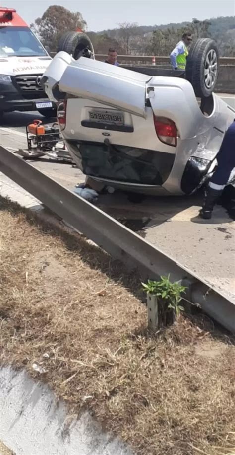 Carro capota na MG 050 em Divinópolis e deixa vítima fatal Portal MPA