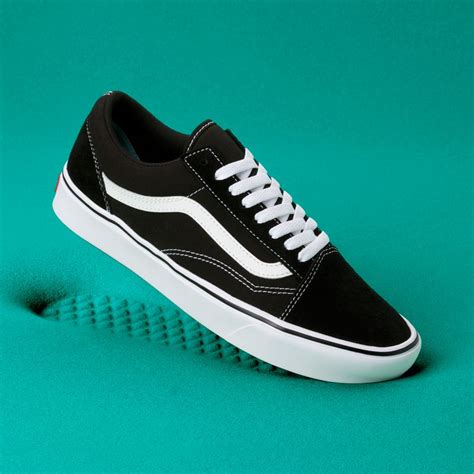Classics Vans Mens Comfycush Old Skool Blacktrue White Saeed Andy