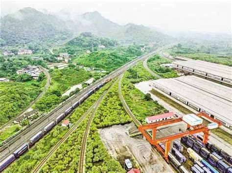 西部陆海新通道 中老泰马跨境铁路班列双向首发江津重庆老挝