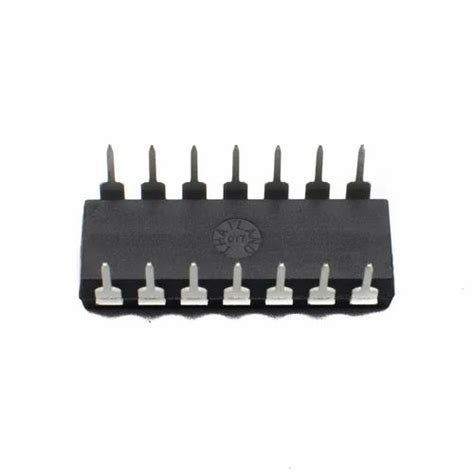 Pic16f676 14 Pin Flash Based 8 Bit Cmos Microcontrollers At ₹ 80piece