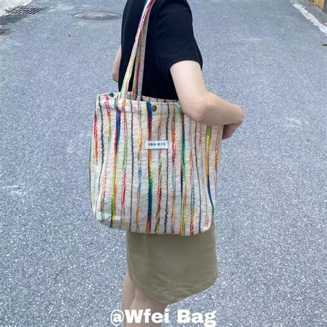 【拾趣】wfei包包 彩虹條紋 帆布包 Ins韓風 重工立體刺繡 大容量手提包 Incomparable Iopen Mall