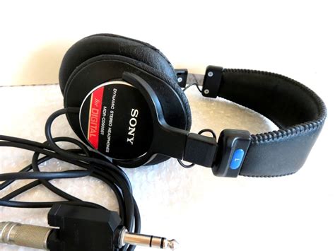 【やや傷や汚れあり】 【ト足】sony 有線 密閉型スタジオモニターヘッドホン ヘッドフォン 黒 Mdr Cd900st ソニー