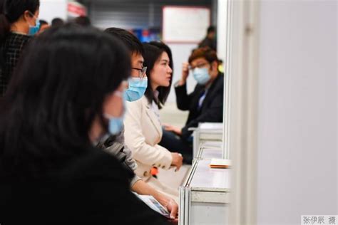 取消就业报到证，实施百万就业见习岗位募集计划国办印发《关于进一步做好高校毕业生等青年就业创业工作的通知》2023年起将取消就业报到证服务就业