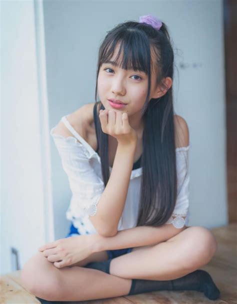 日本 13 歲蘿莉正妹「東恩納瑠花」來台旅遊，卻專挑宮廟、路邊機車等「奇特街景」合照引熱議！【野生抓正妹】 Juksy 街星