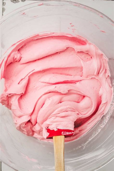 Easy Fresh Raspberry Whipped Cream Frosting Recipe