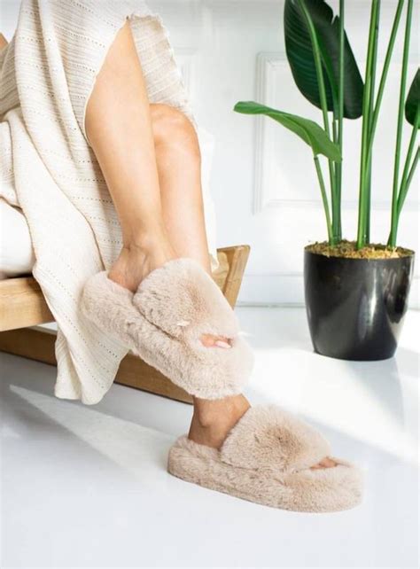 Жіночі домашні пухнасті тапочки на платформі — ціна 595 грн у каталозі Капці Купити жіночі речі