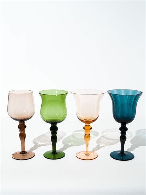 Coral Retro Wine Glass