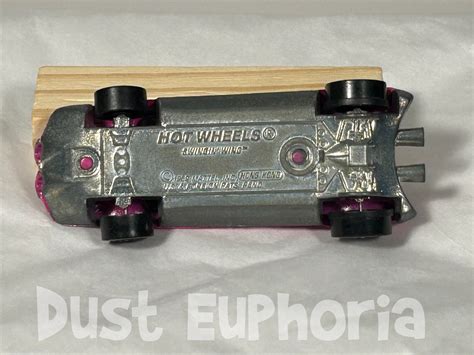 1973 Hot Wheels Swingin Wing Shell Promo Diecast Car Hot Pink Metallic
