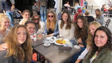 Le midi les lycéens s échappent pour déjeuner