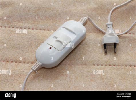 Ein Warmes Beigefarbenes Neues Elektrisches Blech Liegt Montiert Auf