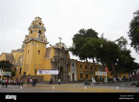 Parroquia La Santisima Cruz Von Barrancoam Tag Der Bewölkt