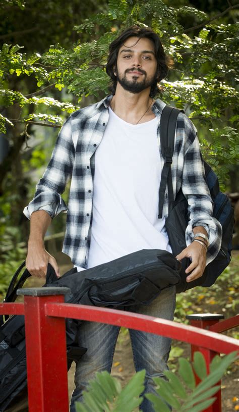 Foto Novela Salve Se Quem Puder Alejandro Rodrigo Simas é Músico